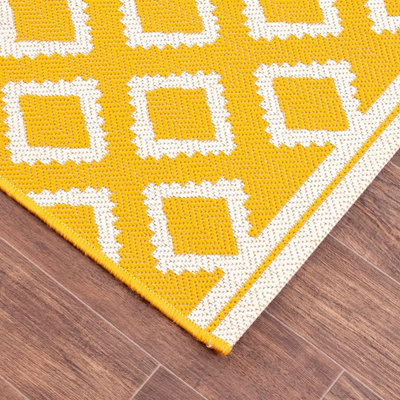 Diamond Pattern Garden Patio Rug - Weatherproof, Mould & Mildew ...