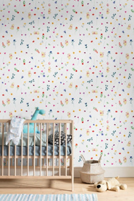 Disney Winnie the Pooh Summer Non-Woven Wallpaper 10.05m x 53cm