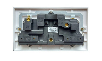 Double Switched Electric Socket Mains Wall Twin 2 Gang White Plug ...