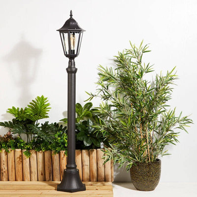 Edit Traditional Lamp Post Black