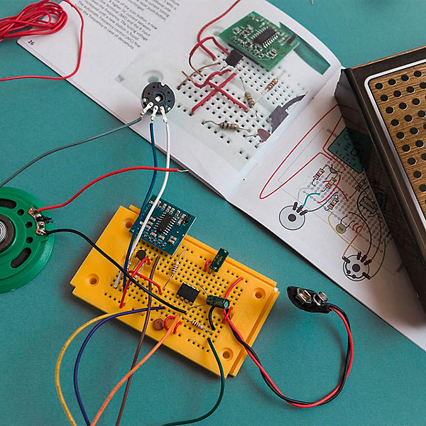 EIGHT Build Your Own Retro Radio EIGHT Build Your Own Retro Radio