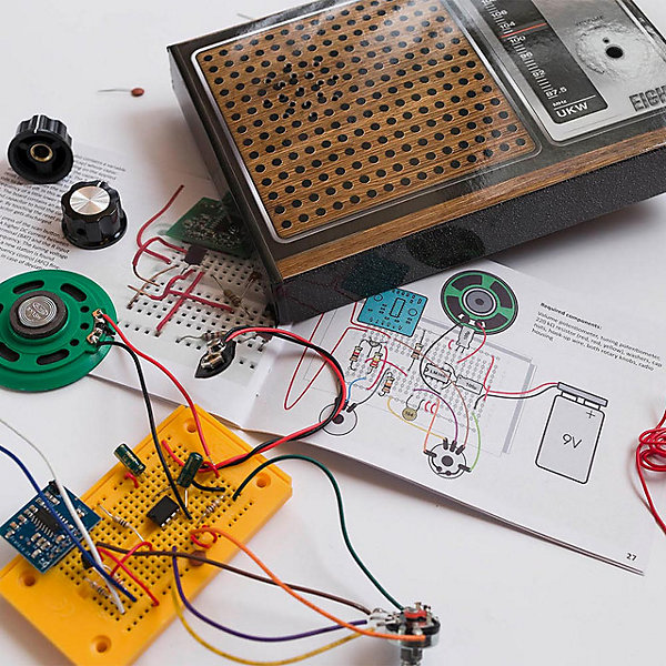 EIGHT Build Your Own Retro Radio EIGHT Build Your Own Retro Radio