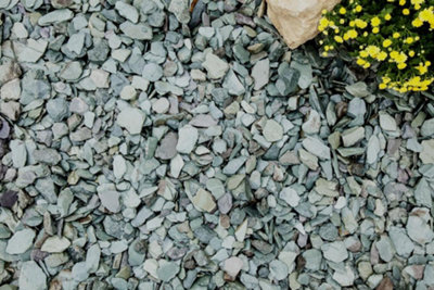 Emerald Slate Chippings 20mm - 50 Bags (1000kg) | DIY at B&Q