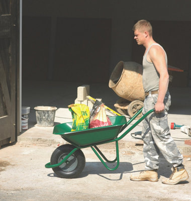 Endurance Galvanised Heavy-Duty Wheelbarrow With 150kg/90l Capacity ...