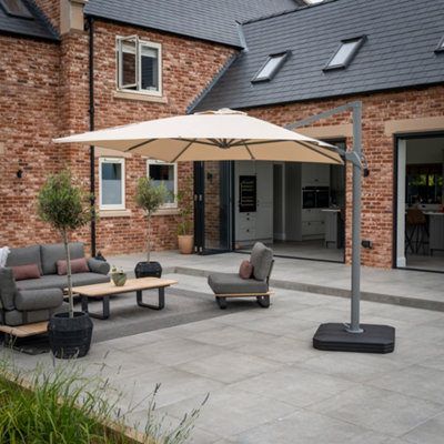 Eros 2 4m X 3 3m Rectangular Cantilever Parasol In Beige Diy At B Q