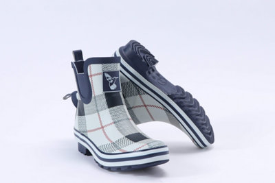 Evercreatures St George Meadow Wellies | DIY at B&Q