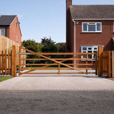Exbourne Curved Heel Planed Gate 3.0m Wide x 1.2m High - Left Hand Hung ...
