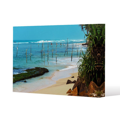 Fishermen on the ocean coast of Sri Lanka (Canvas Print) / 31 x 41 x 4cm