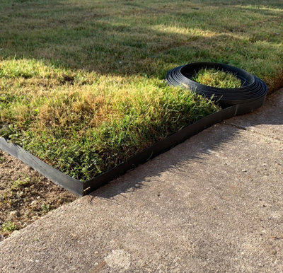Flexible Plastic Garden Lawn Edging with 40 Pegs 10m