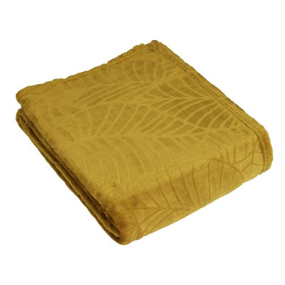 furn. Folio Botanical Textured Fleece Throw