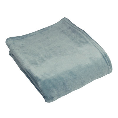 furn. Harlow Plain Fleece Throw | DIY at B&Q