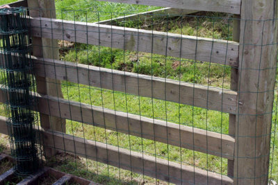 Galvanised PVC Coated Wire Mesh Fencing 90cm x 25m