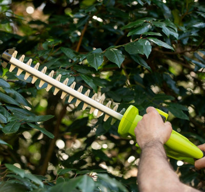 Garden Gear 12V Cordless Hedge Trimmer with Battery and Charger, 45cm ...