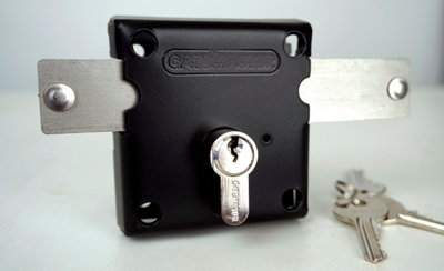 Gatemaster Black Heavy Duty Locking Bolt Screw Fixed with extended lock ...