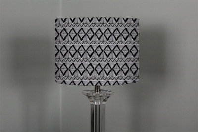 Geometric Line Pattern (Ceiling & Lamp Shade) / 25cm x 22cm / Ceiling Shade