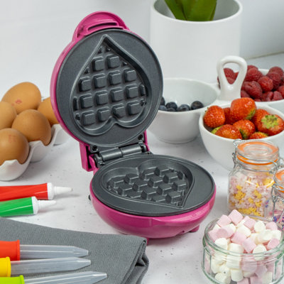 GLOBAL GIZMOS MINI HEART-SHAPED WAFFLE MAKER - PINK