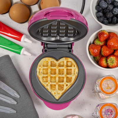 GLOBAL GIZMOS MINI HEART-SHAPED WAFFLE MAKER - PINK