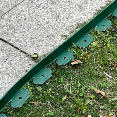 Green Plastic L Shaped Garden Edging Roll Wavy with 30 Ground Pegs (H ...