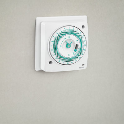 GREENBROOK T100A-C SOCKET BOX MOUNTED MECHANICAL TIMER SWITCH - 24 HOUR