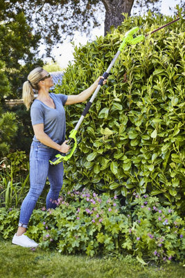 Greenworks Tools 24V 51cm 20 Long Reach Cordless Hedge Trimmer split shaft includes 2Ah battery