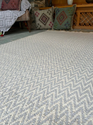 Greta Soft Bedroom Rug Grey Pale Herringbone Pattern / 120 cm x 180 cm ...