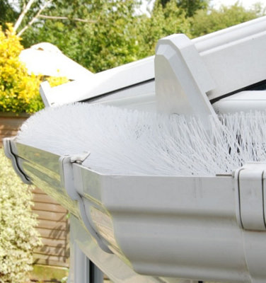 GroundMaster 7 x 4M Gutter Guard Brushes White Downpipe Drain Filter ...
