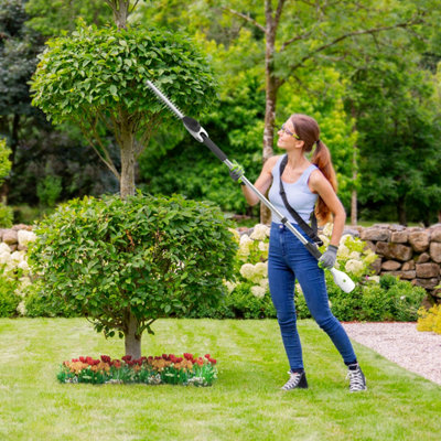 Lightweight hedge clippers store