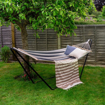 Harbour Housewares Cotton Garden Hammock with Stand - Grey/White Stripe