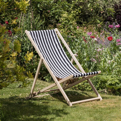 Harbour Housewares Folding Wooden Deck Chair - Black Stripe