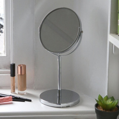 Harbour Housewares Pedestal Mirror - 18.5cm x 34.5cm - Chrome