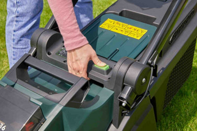 Hayter Hawk 43 Cordless 60V Lawnmower Self-Propelled c/w 4.0Ah Battery ...