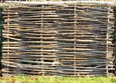 Hazel Hurdle Fencing Panel 6ft x 4ft Premium Weave Birchwood Capped ...