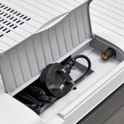 Hi-Gear 45L Portable Wheeled Fridge with 12V In Car Socket & 240V Mains ...