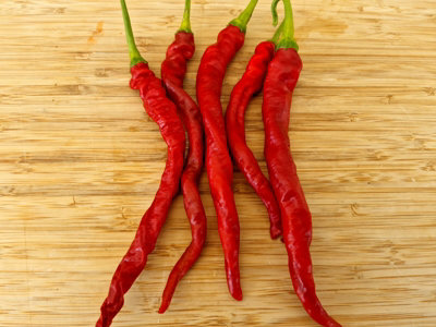 HJ7 Super Nova Space Chilli Seeds - 10 Fresh Seeds