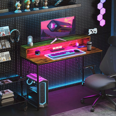 HOMCOM Computer Table with LED Lights, Gaming Desk with Shelf, Rustic Brown