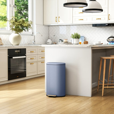 HOMCOM Slim Rectangular Pedal Bin with Soft-Close Lid, 30L Kitchen Bin ...