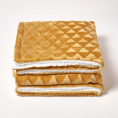 Homescapes Mustard Yellow Geometric Triangle Velvet Throw, 160 x 200 cm