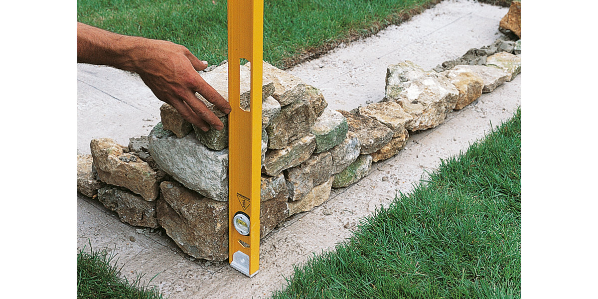 Garden Wall Stone Wall Construction Detail Building A Stone Retaining