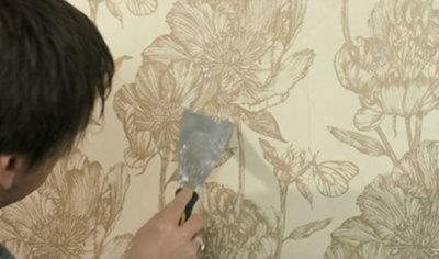 How to remove wallpaper at B&Q