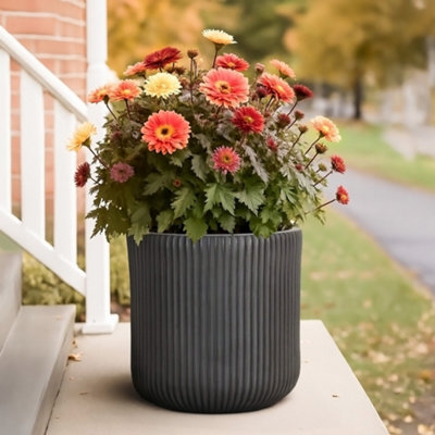 IDEALIST™ 36cm Round Planter, Ribbed Black Reinforced Stone Cylinder ...