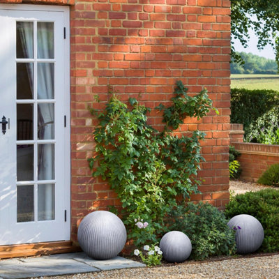 IDEALIST™ 40cm Fluted Grey Reinforced Stone Outdoor Concrete Effect ...