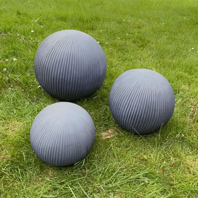 IDEALIST™ 40cm Fluted Grey Reinforced Stone Outdoor Concrete Effect ...