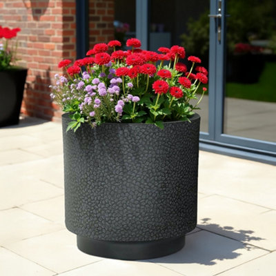 IDEALIST (Dia) 45cm Round Planter, Hammered Black Stone Effect Cylinder ...