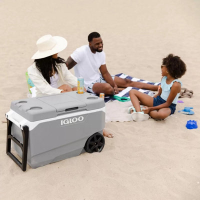 Igloo MaxCold Latitude 90 QT Cool Box with Wheels