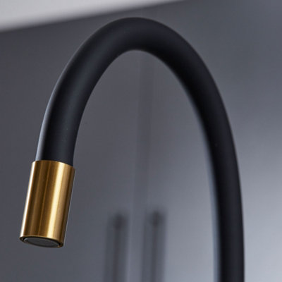 iivela Modena Gold Single Lever Flexi Hose Kitchen Tap