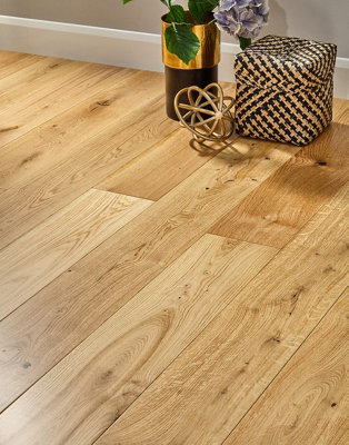 Impero Natural Oak Lacquered Engineered Wood Flooring. 1.94m² Pack ...