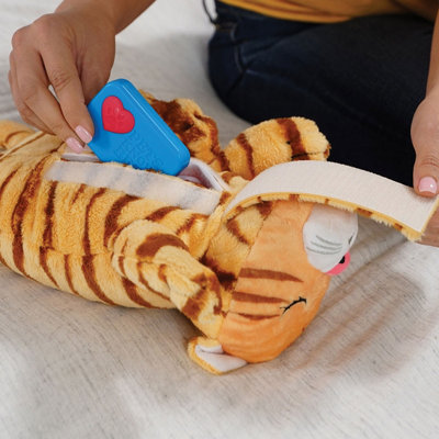 JML - Huggie Kitty The calming cat toy that combines soothing sounds ...