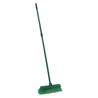 JVL Outdoor Garden Hard Bristle Broom with Telescopic Handle, Green