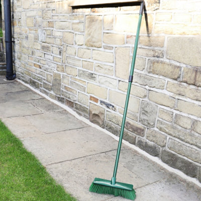 JVL Outdoor Garden Hard Bristle Broom with Telescopic Handle, Green