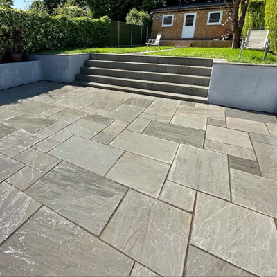 KANDLA GREY INDIAN SANDSTONE PAVING SLABS - RIVEN - PATIO KIT - 22MM